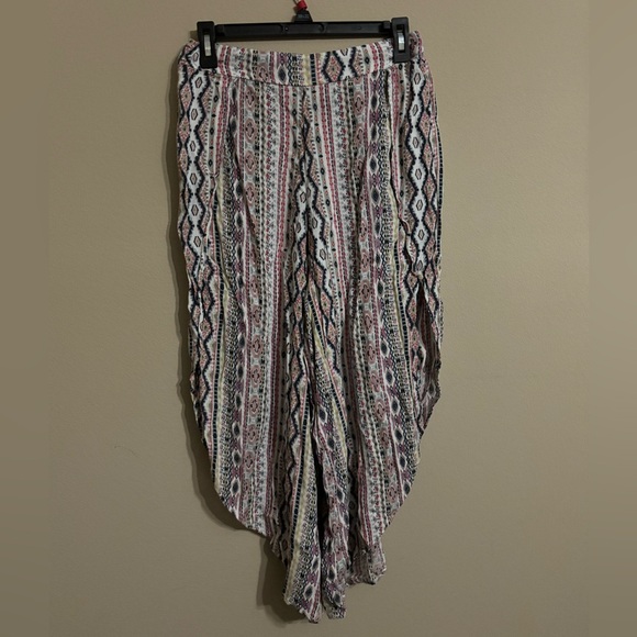 Signature Studio | Pants & Jumpsuits | Signature Studio Bohemian Capris ...